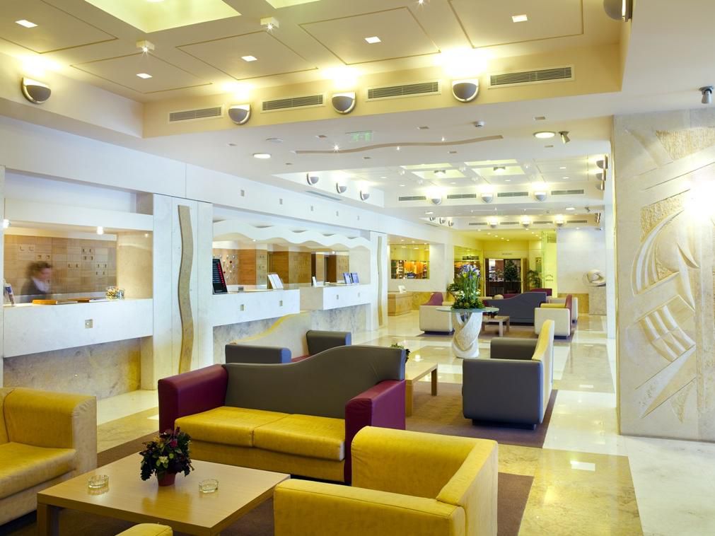 Hotels in Airport W: Holiday Inn Athens - Attica Av Hotel in Airport W ...