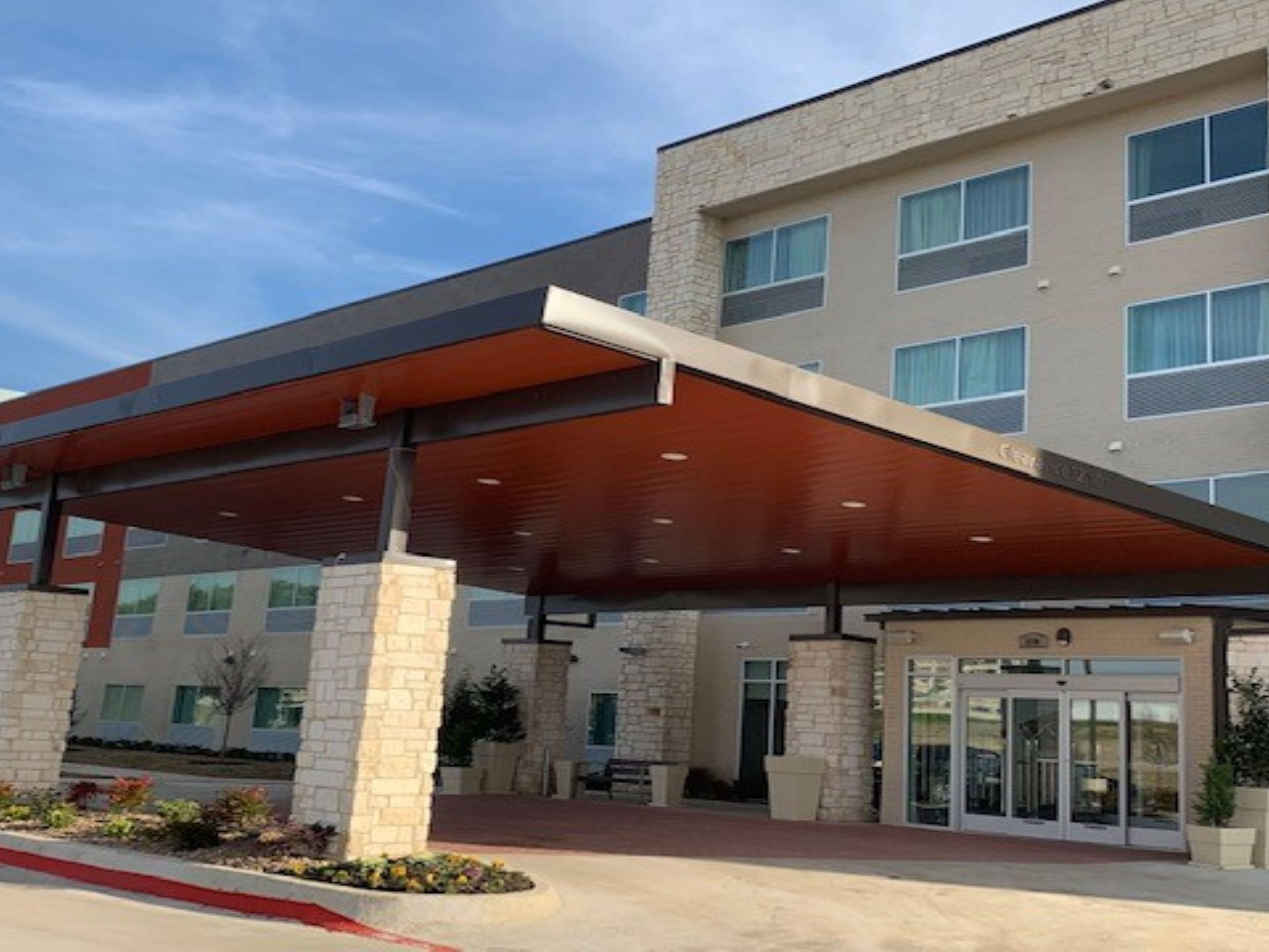 Hotels in Farmers Branch, TX | Holiday Inn Express & Suites Dallas NW ...