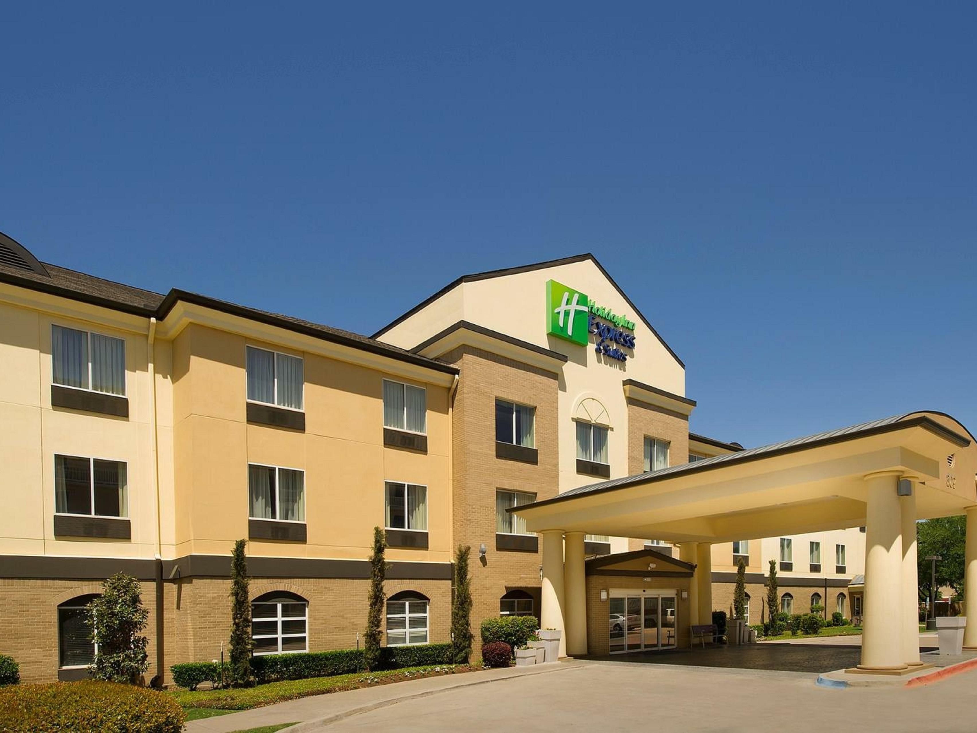Hotels with Pool in Grapevine, TX | Holiday Inn Express & Suites DFW ...