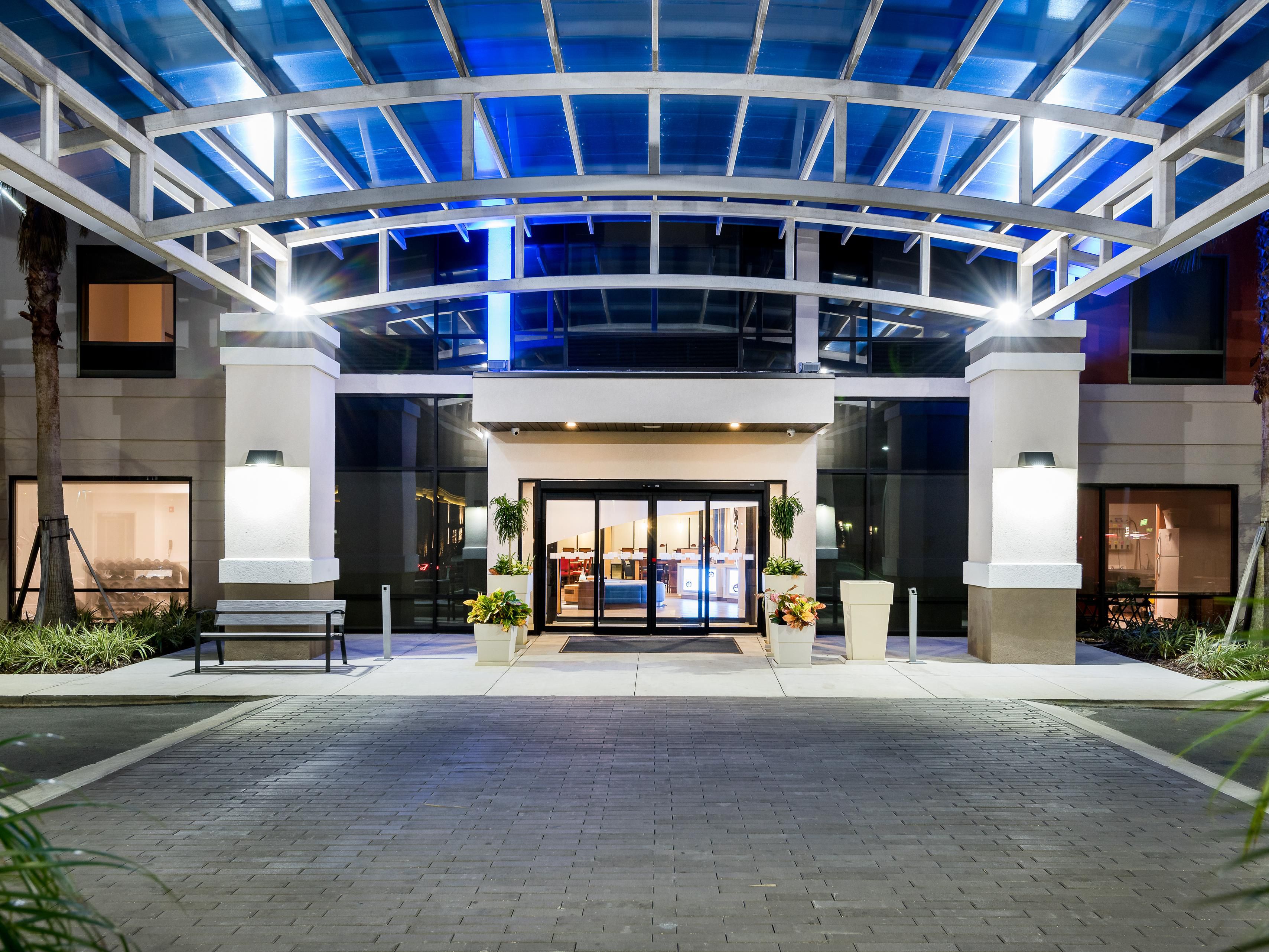 Holiday Inn Express & Suites Lakeland South Hotel by IHG