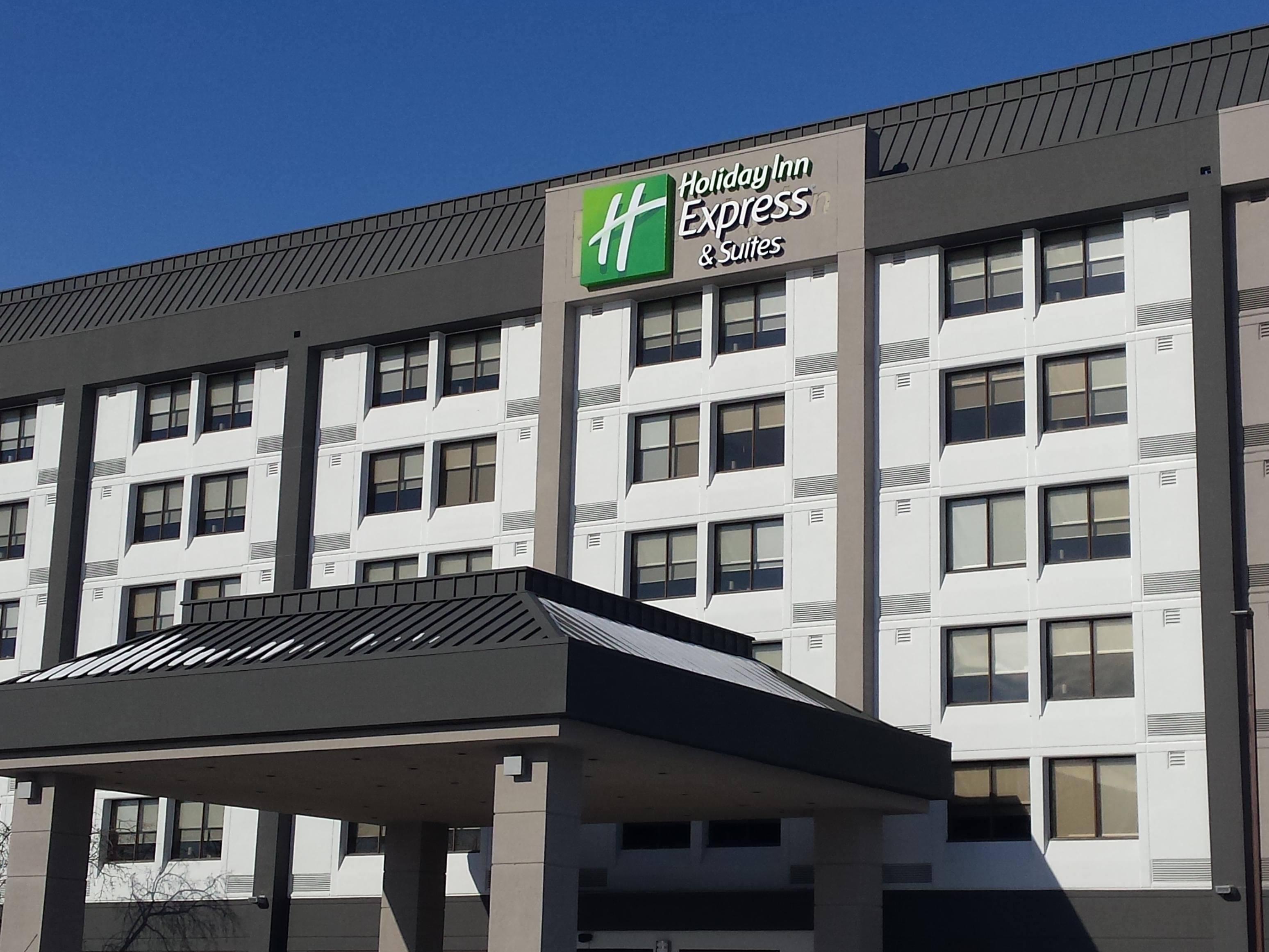 Holiday Inn Express & Suites Toronto-Mississauga Hotel by IHG