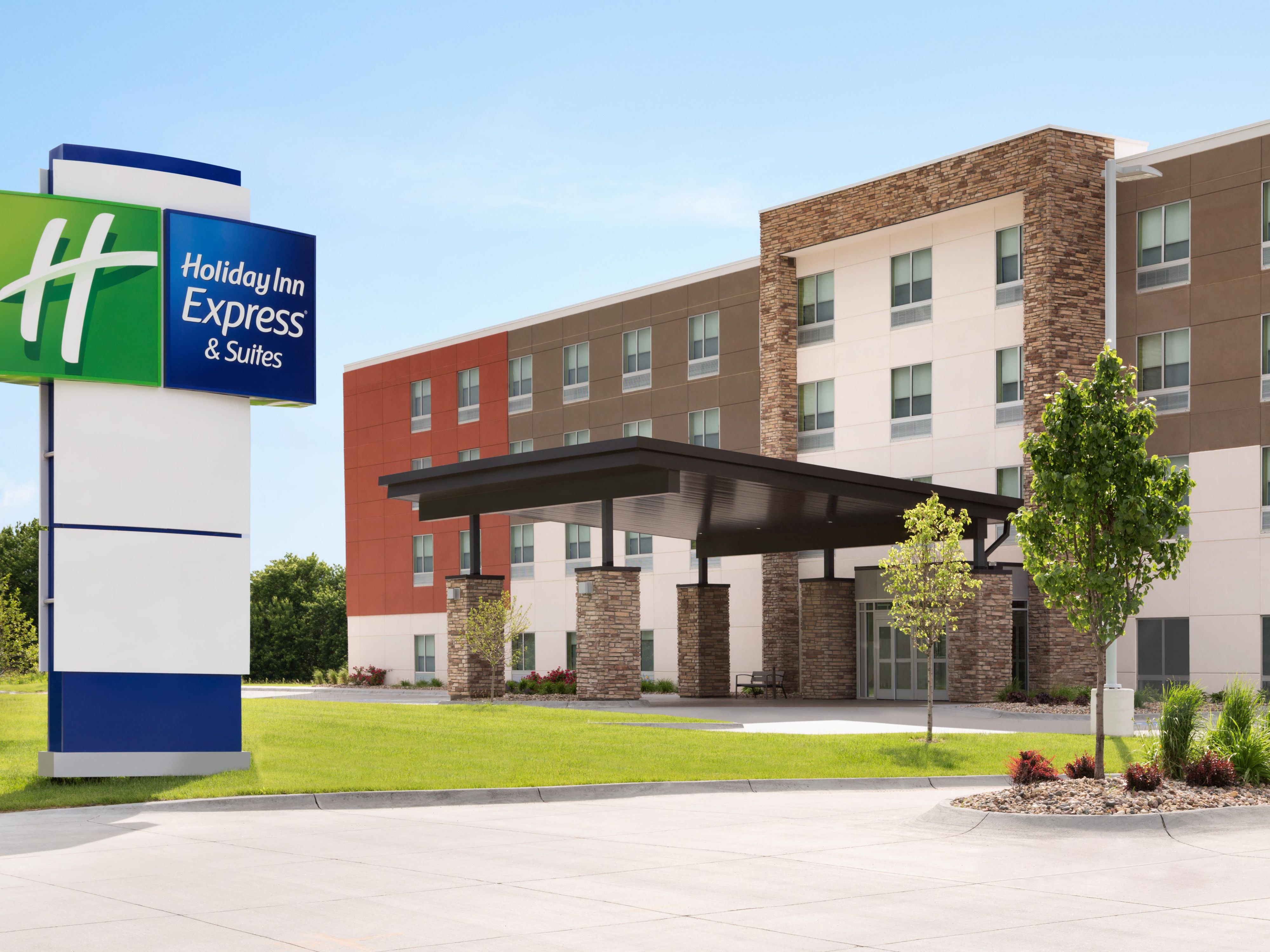 Holiday Inn Express & Suites Savannah W - Chatham Parkway - Hotel ...