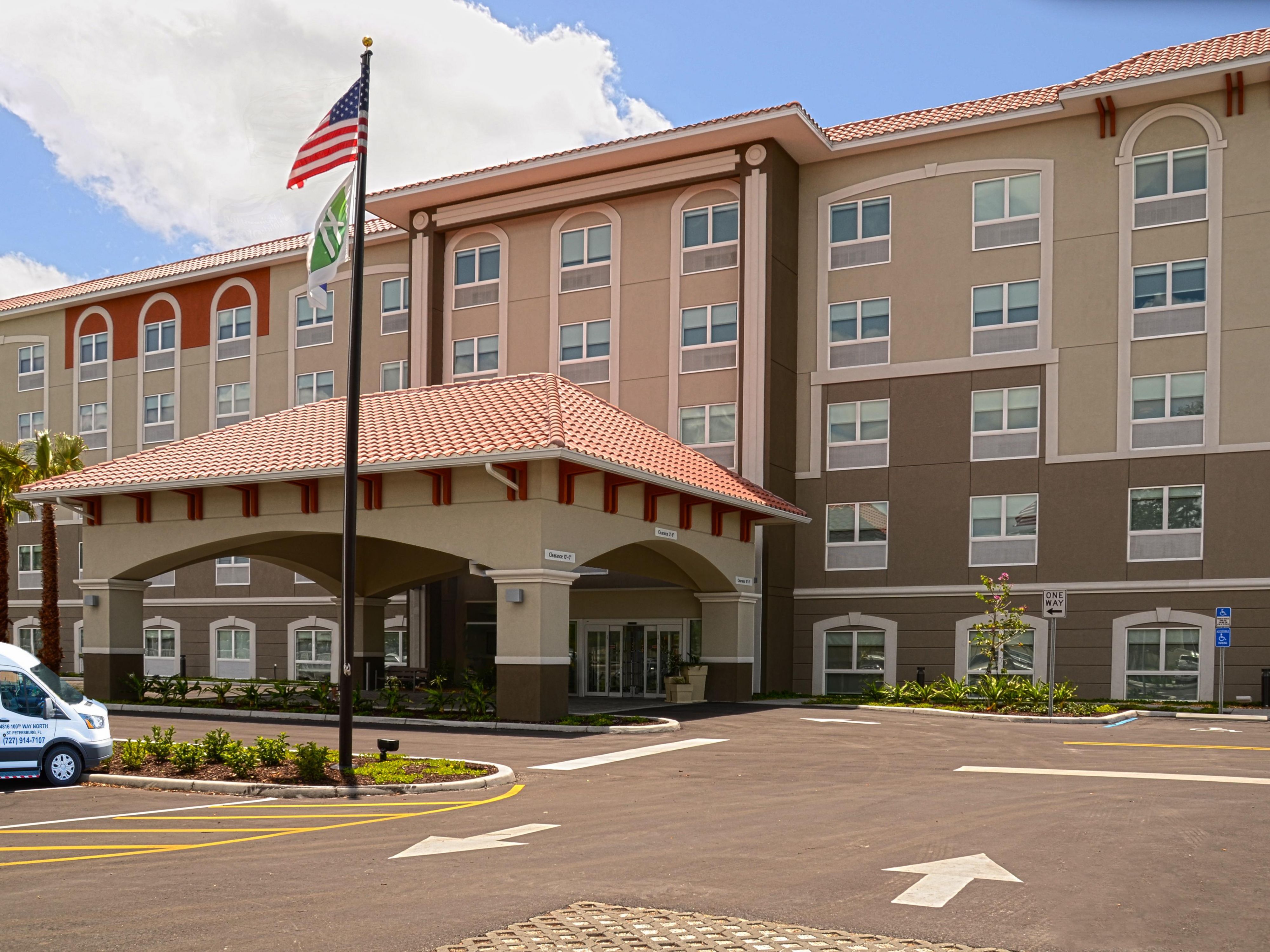 Holiday Inn Express & Suites St. Petersburg - Seminole Area Hotel by IHG