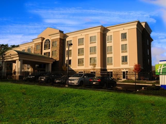 Poconos Hotel in Stroudsburg, PA - Holiday Inn Express