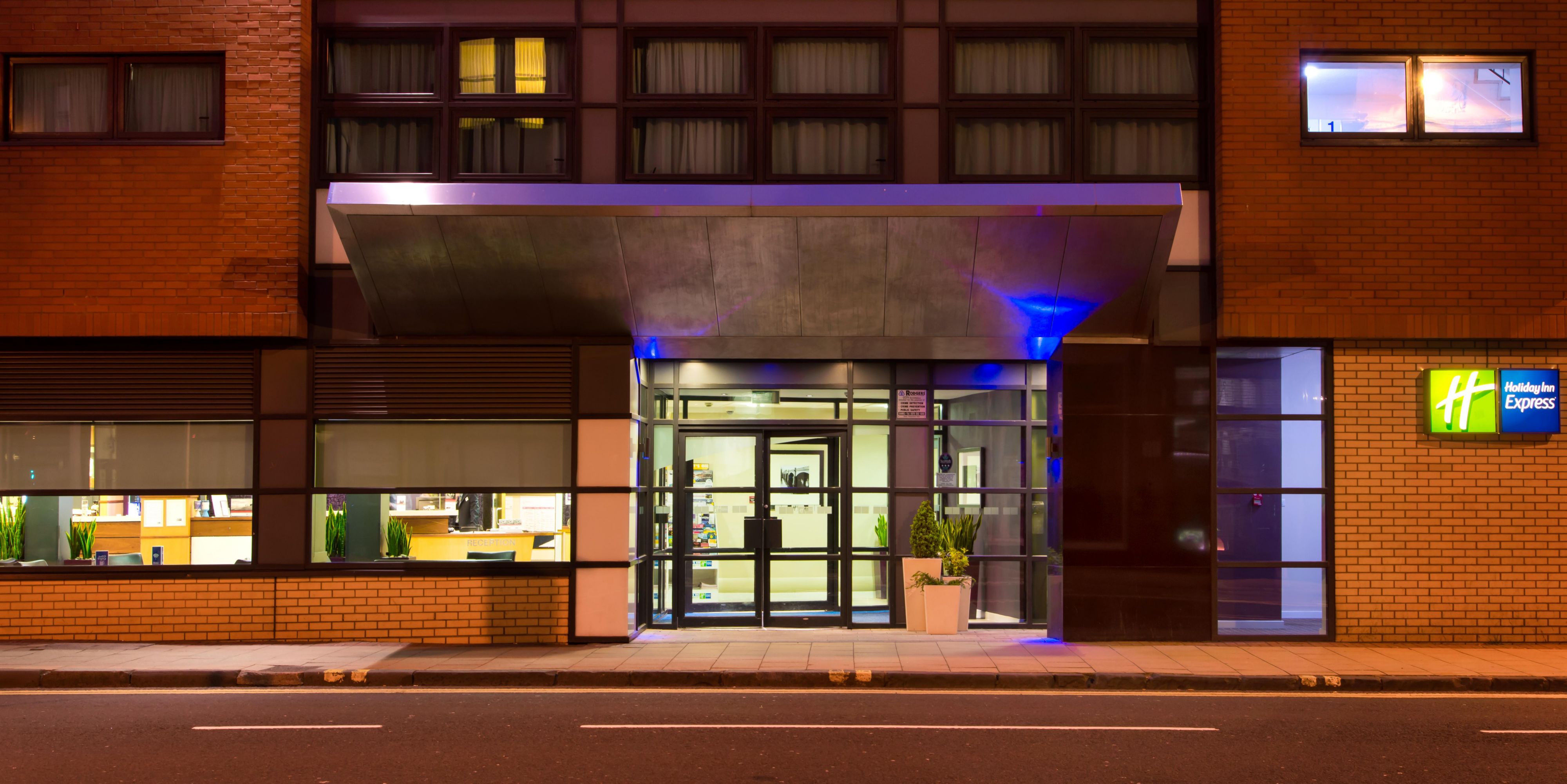 Holiday Inn Express Glasgow - City Ctr Riverside Map & Driving ...