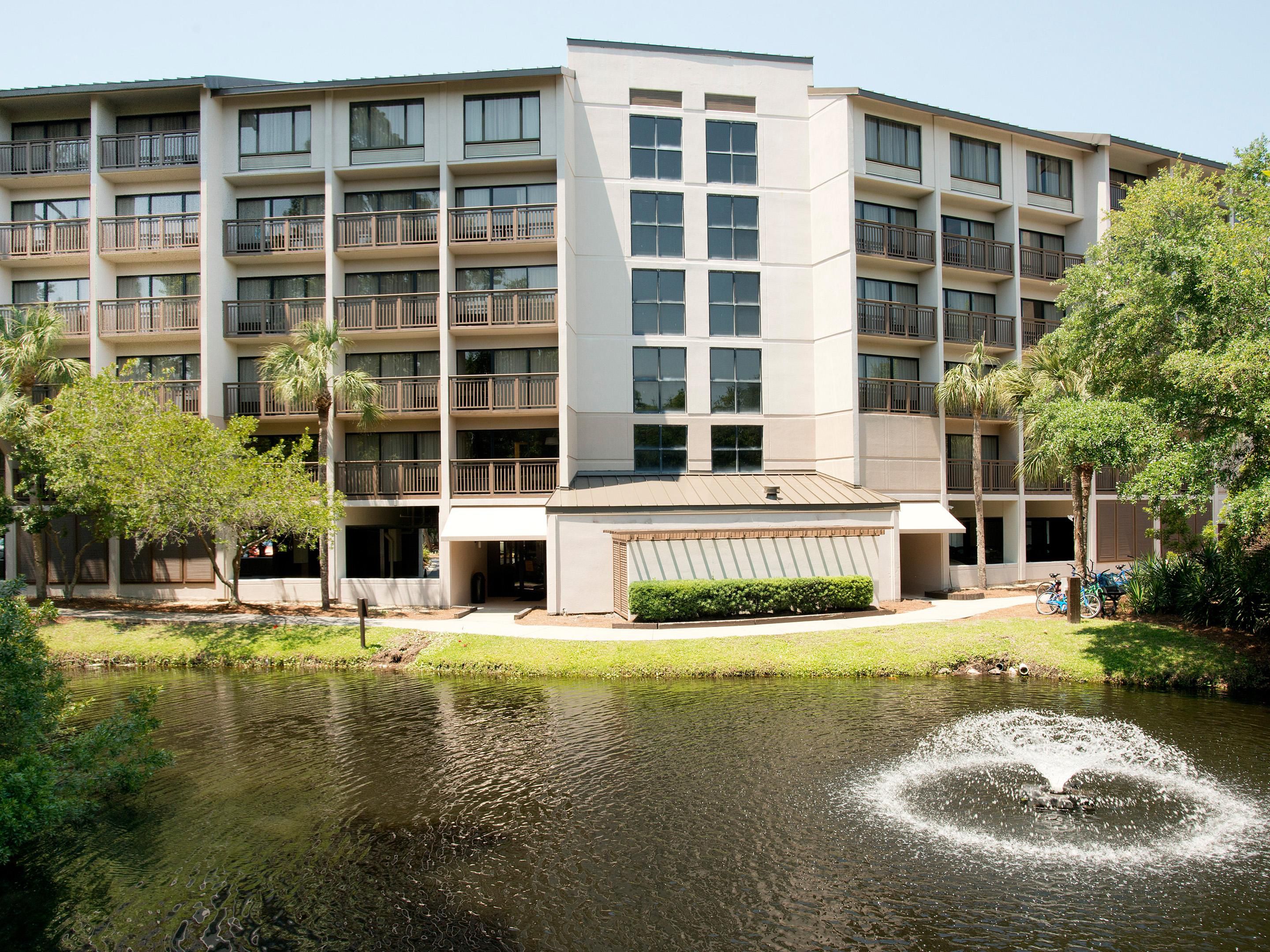 Pet-Friendly Hotels in Hilton Head, SC | Holiday Inn Express Hilton ...