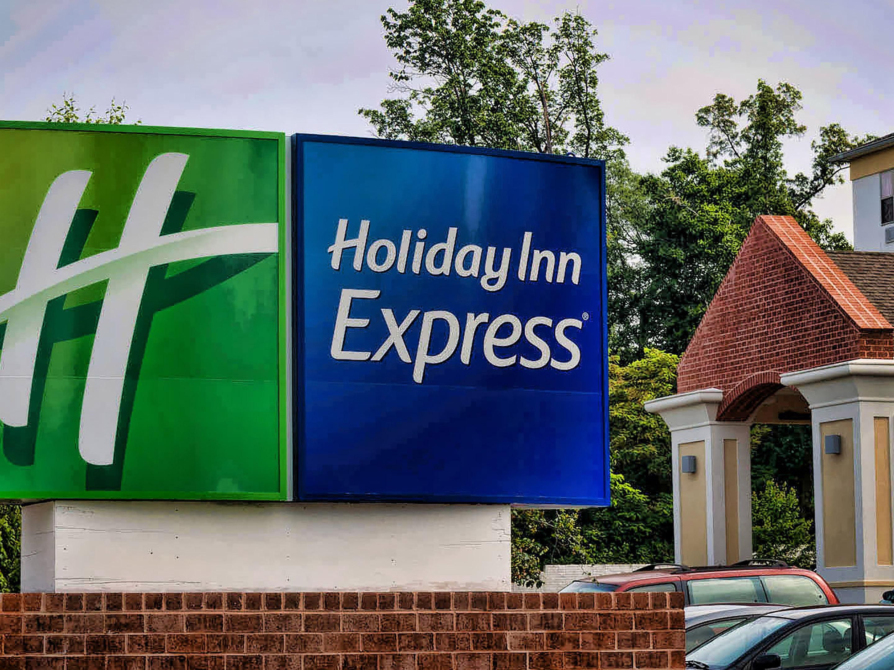 La Plata Hotels near Waldorf, MD | Holiday Inn Express La Plata