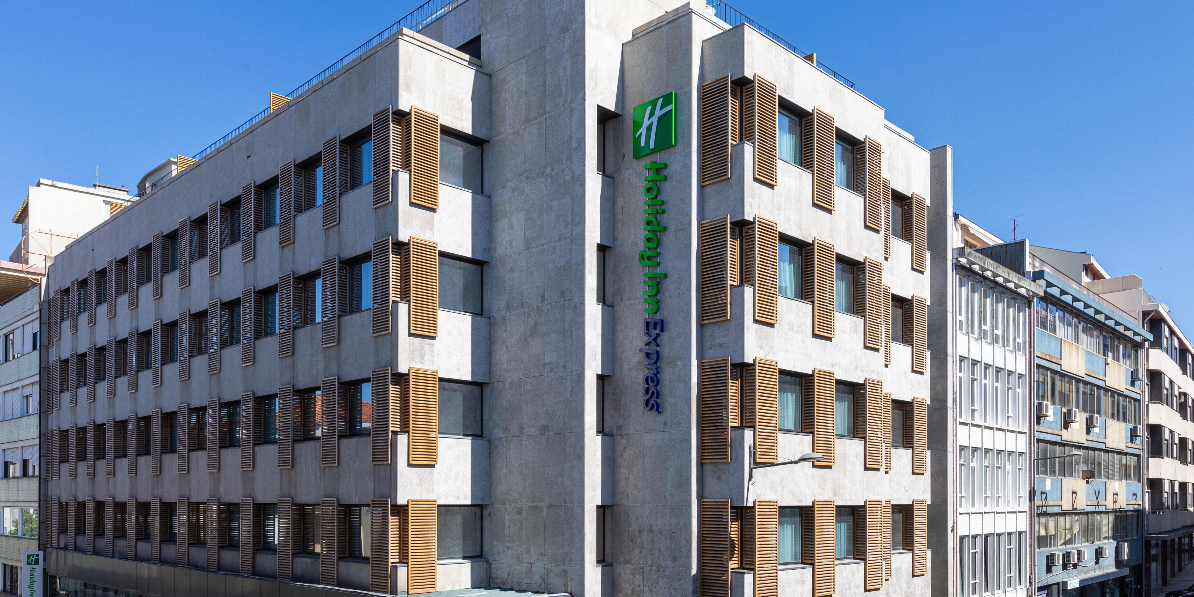 Holiday Inn Express Porto - Santa Catarina Map & Driving Directions